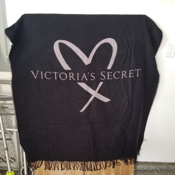 Victoria's Secret | Bedding | Victorias Secret Throw Blanket | Poshmark